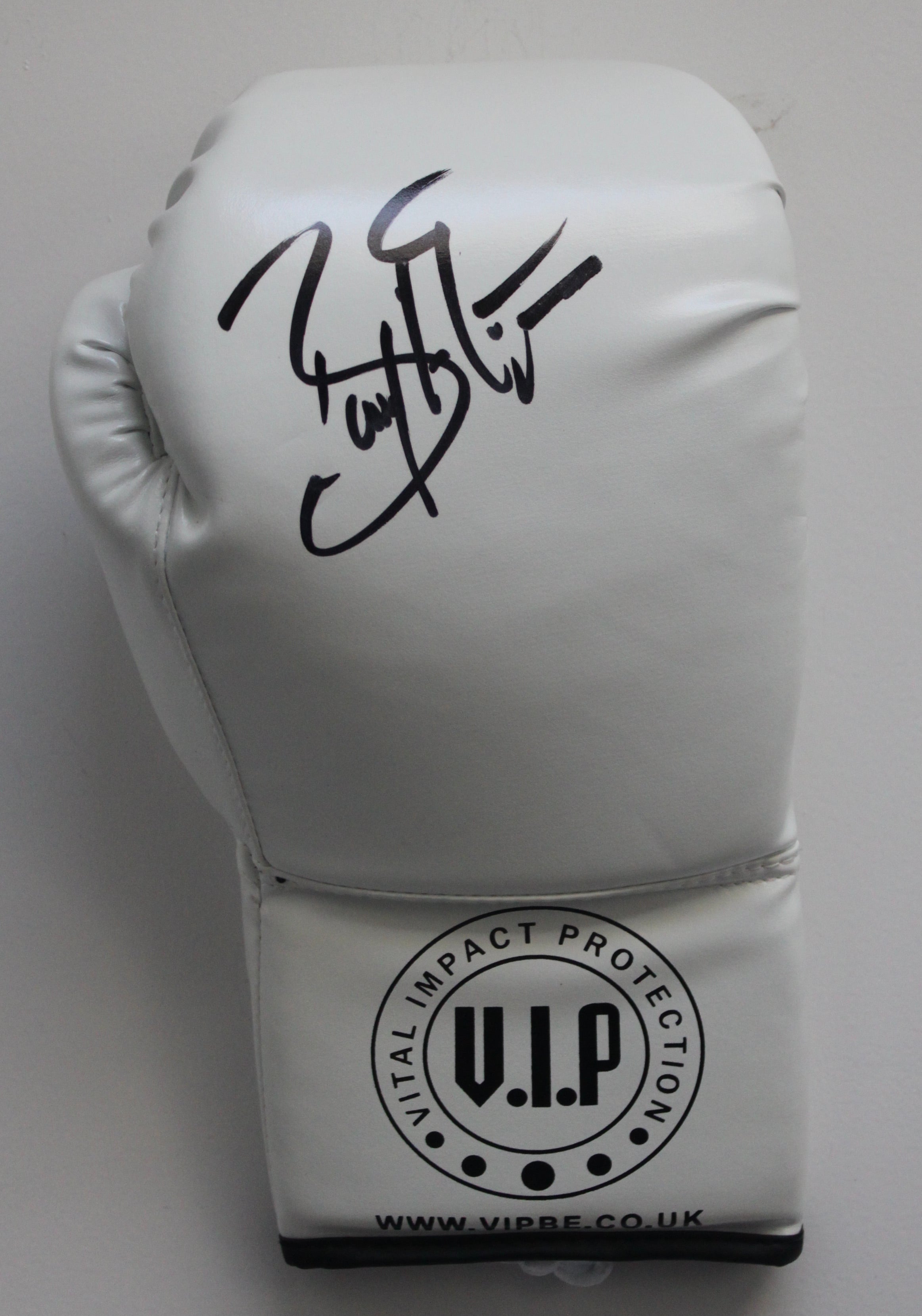 PERSONALLY SIGNED WHITE VIP BOXING GLOVE BY BARRY McGUIGAN RIGHT HAND,